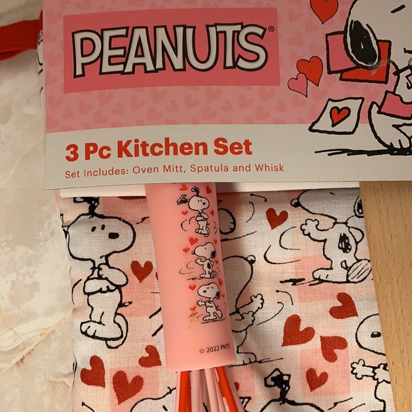 Peanuts | Kitchen | Peanuts Valentines Theme Kitchen Bundle Set | Poshmark